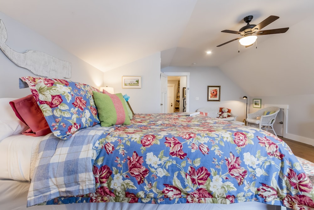 Large Suite/private Bath/private Entrance On Quiet Street Near Thomas Pt. Beach - Brunswick, ME