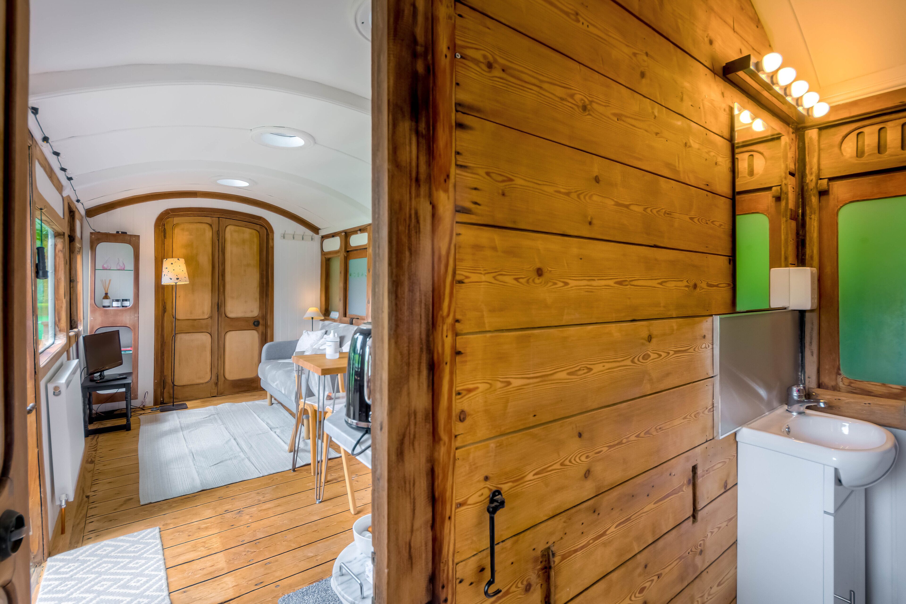 Railway Carriage Accommodation With Tennis Court! - South Downs