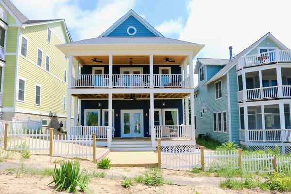 Picture Perfect Lake House Steps From The Beach - Michigan City, IN