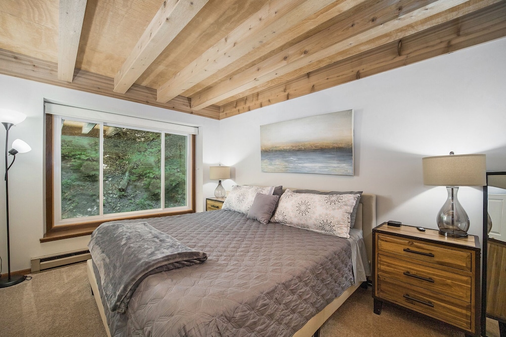Updated Cozy Cabin W/ Loft At Schuss Mountain W/resort Privileges - Michigan