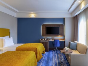 Quarto família, quartos conectados, vista para o jardim | Escrivaninha, quartos à prova de som, Wi-Fi de cortesia, roupa de cama