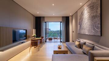 Roupa de alta qualidade, minibar grátis, cofre no quarto, secretária