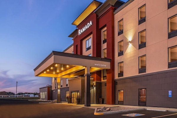 Ramada By Wyndham St. Paul Ab - Saint-Paul