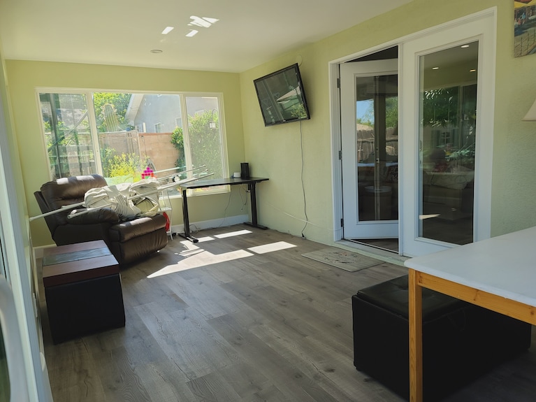 Escape To A Stylish-villa In North Hollywood With Private Garden & Jacuzzi - Los Angeles, CA