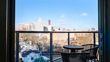 Suíte, 1 quarto, sacada, vista para a cidade (with Club Access) | Vista da sacada