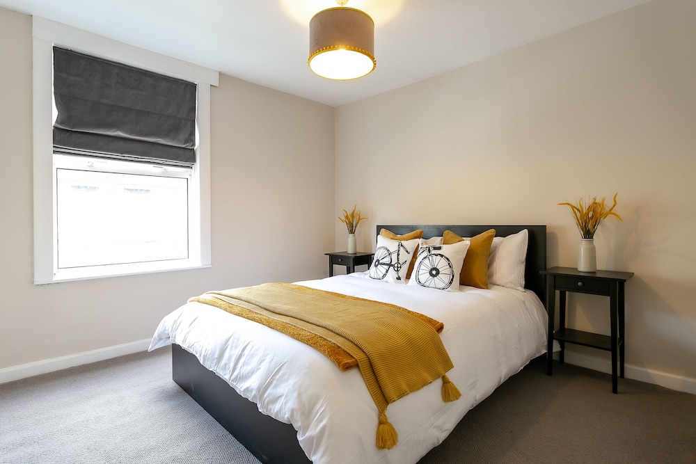 Modern 4 Bedroom 2 Bathroom House In Harrogate Centre - Harrogate