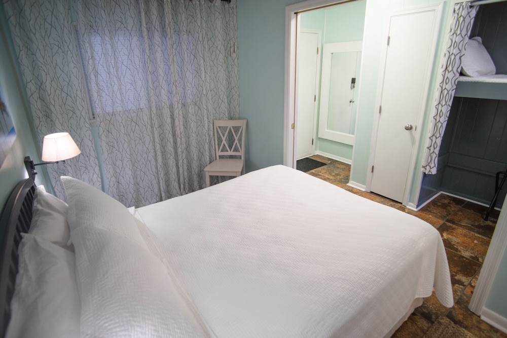 Oceanfront Condo In Gated Complex W/ Pool, Tennis, Beach & Amazing Sunsets! - Tybee Island, GA