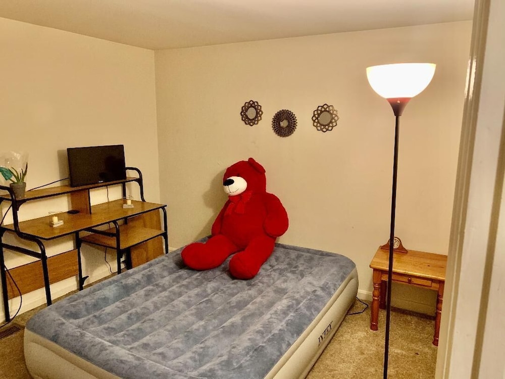 Comfortable Two Bedroom Townhome! - Maryland