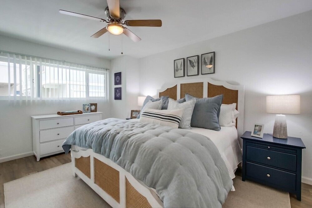 Steps To Ocean + Bright Top Level Unit + Sun Deck - San Diego, CA