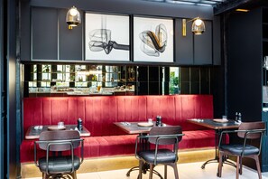 Café da manhã completo diário (EUR 20 por pessoa)