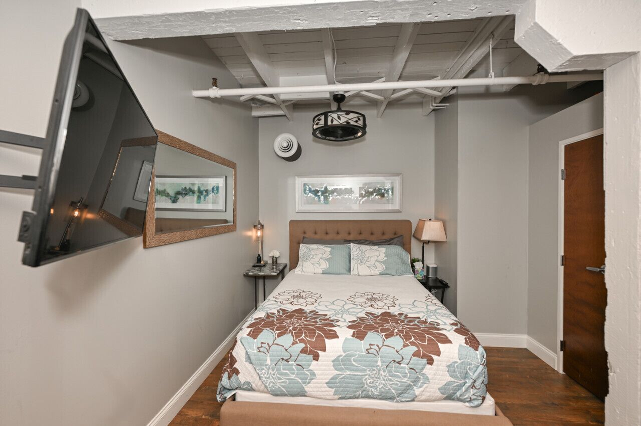 Downtown Cleveland Loft - Lake Views W/private Rooftop! - Cleveland, OH