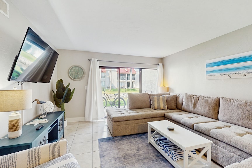 Canalfront, Dog-friendly Condo W/ High-speed Wifi & Central Ac - Snowbirds Ok - Anna Maria Island, FL