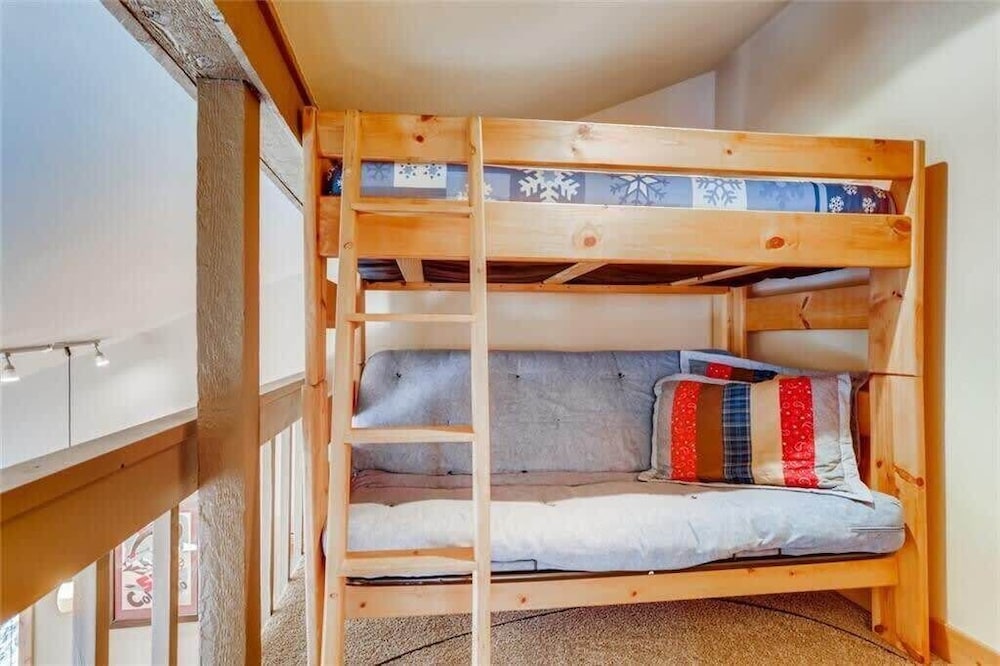 Timbernest Condo - 2 Bdr Walk To Downtown & Lift! - 브레켄리지