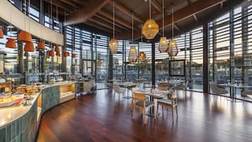 4 restaurantes, pequenos-almoços servidos, cozinha mediterrânica