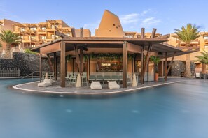 Bar à beira da piscina