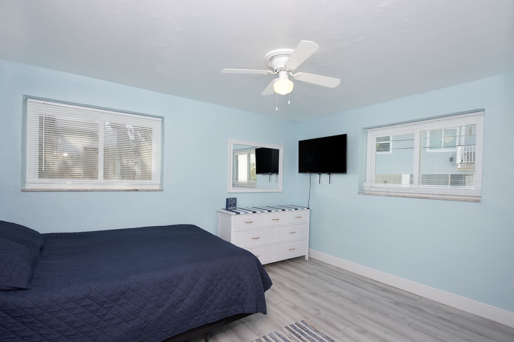 Mt Under The Sea 1 Bedroom 1 Bath In Multi-family Near Beach - Fort Myers Beach, FL