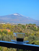 Quarto Duplo ou Twin Deluxe, 1 quarto, casa de banho anexa, vista para a montanha | Com mobília individualizada, secretária, Wi-fi grátis