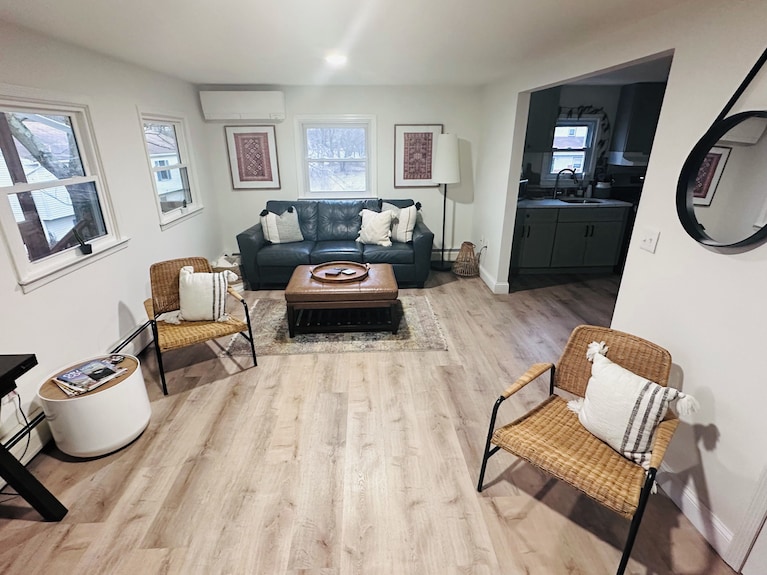 Create Memories At Our Modern Waterfront 1 Br Apartment: Hike, Sip Wine, Relax! - ニューヨーク州