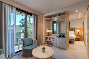 Suíte família, 2 camas de casal | Roupas de cama premium, edredons de pluma, frigobar, cofres nos quartos