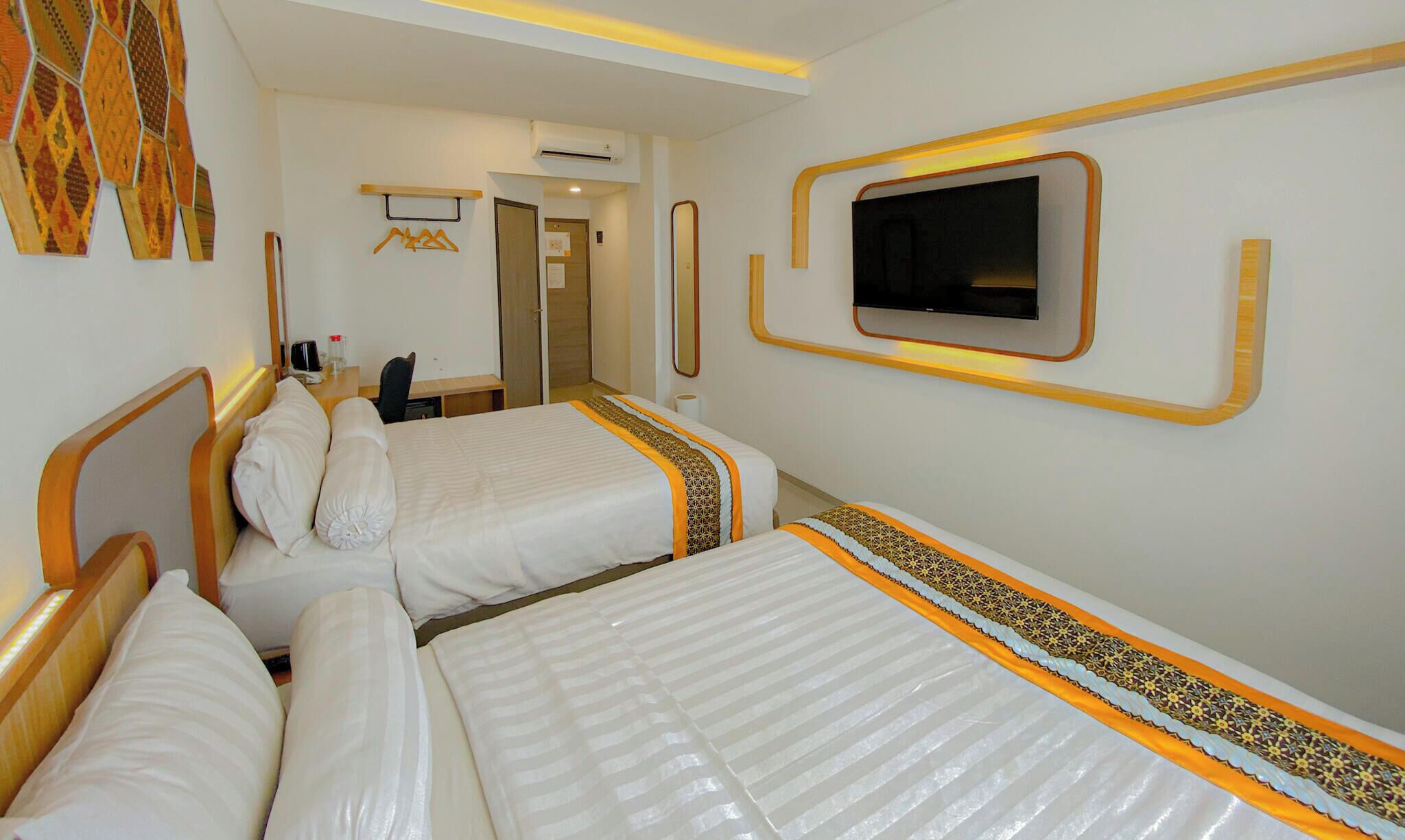 Quarto Familiar | Roupa de alta qualidade, secretária 