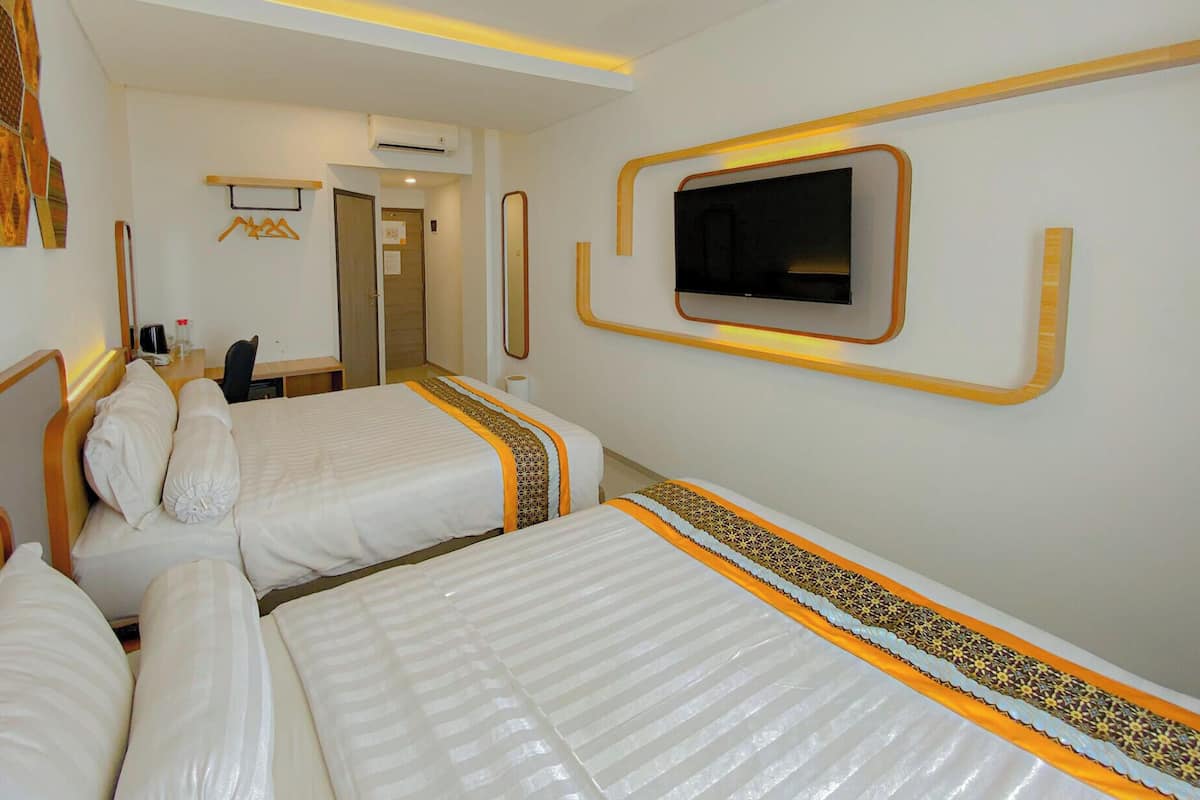 Quarto Familiar | Roupa de alta qualidade, secretária