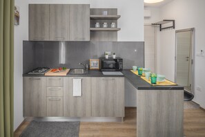 Suite-Estúdio Superior | Cozinha privada | Minifrigorífico, um micro-ondas, uma placa de cozinha 