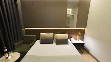 Quarto casal | Frigobar, quartos à prova de som, Wi-Fi de cortesia, roupa de cama