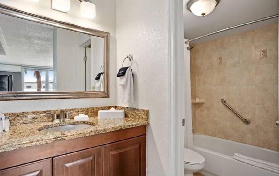 Spacious Suite In A Highly Desirable Location Near Theme Parks - St. Cloud, FL