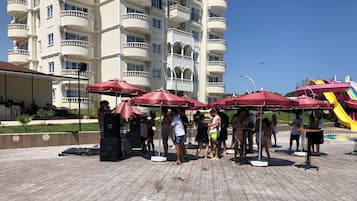 Bar à beira da piscina