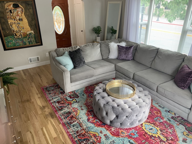 Victorian Square Villa Next The Nugget Casino & Minutes From Downton Reno! - Sparks, NV