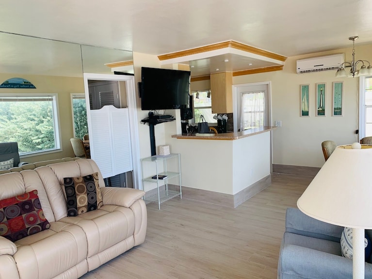 Coastal Retreat: First Floor 1 Br/1.5b Condo Overlooking Hillsboro Inlet - Pompano Beach, FL