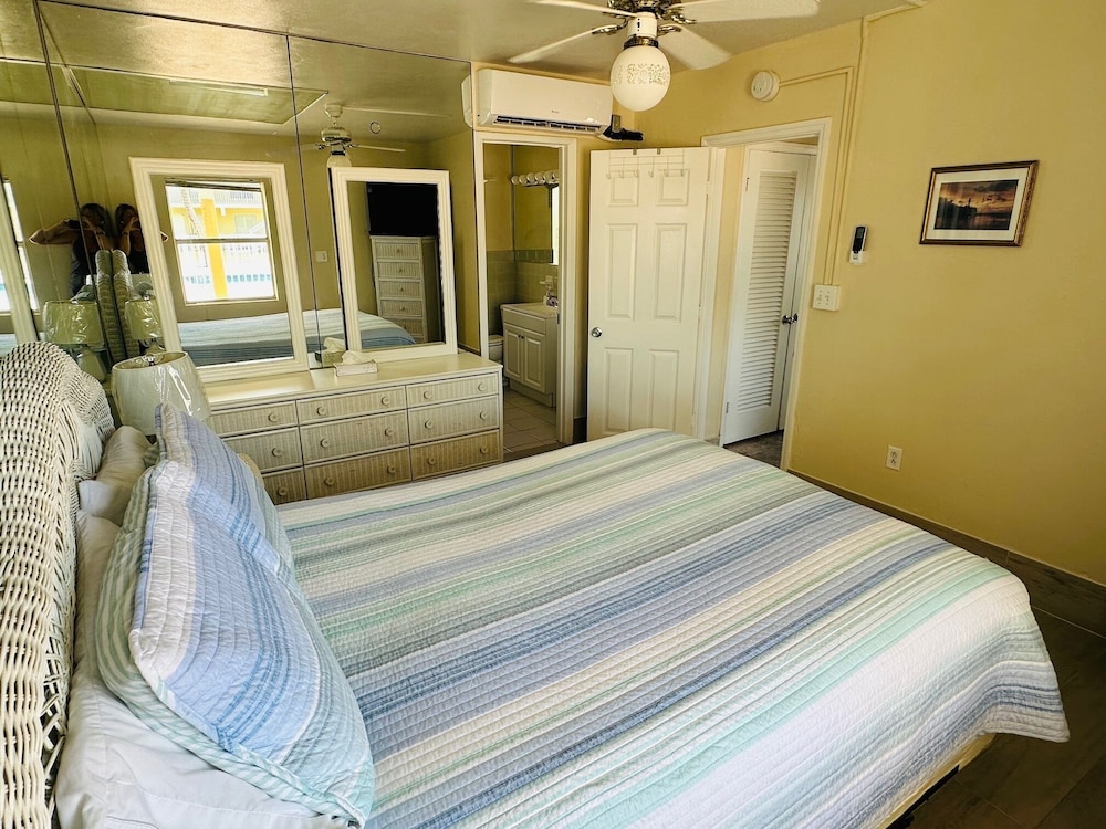 Coastal Retreat: First Floor 1 Br/1.5 Bath Condo Overlooking Hillsboro Inlet - Boca Ratón, FL