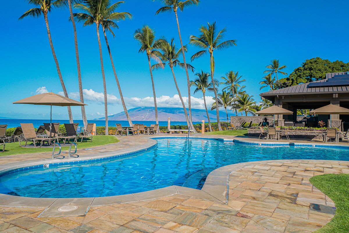 Totally renovated, closest to the beach! Xmas just opened up! - Kihei ...