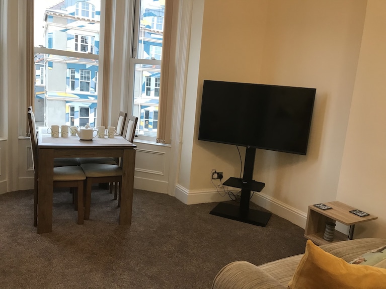 Newly Refurbished Central Llandudno 2 Bed Town Apartment - Llandudno