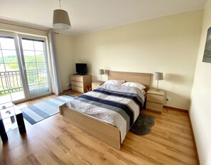 Casa, 3 quartos, terraço, vista para o jardim | 3 quartos, berços/camas para crianças, roupa de cama fornecida