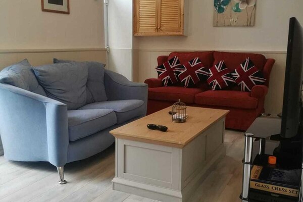 Tranquil Retreat - 3 Bedroom House With Hot Tub - Torquay