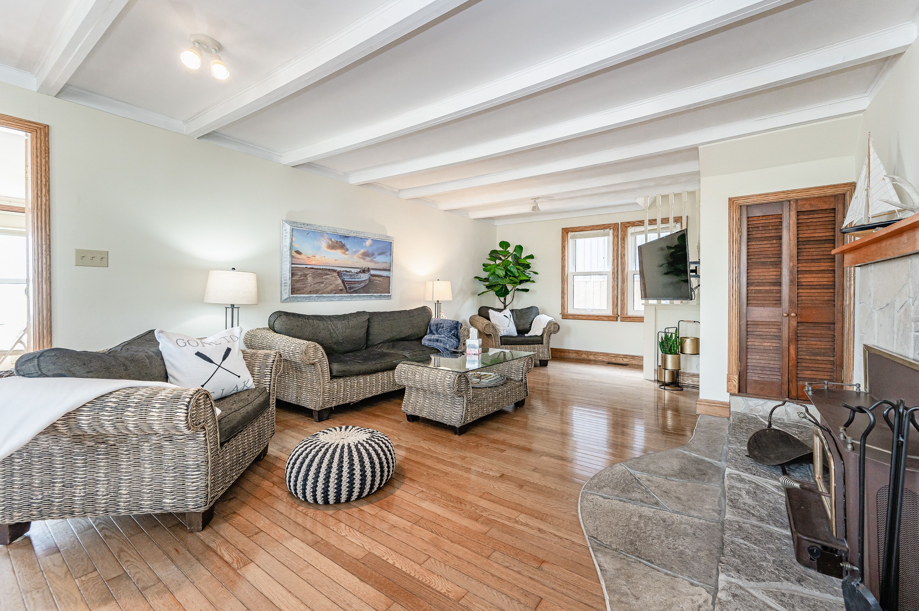 Spacious Lakefront 4 Bedroom - Amherstburg