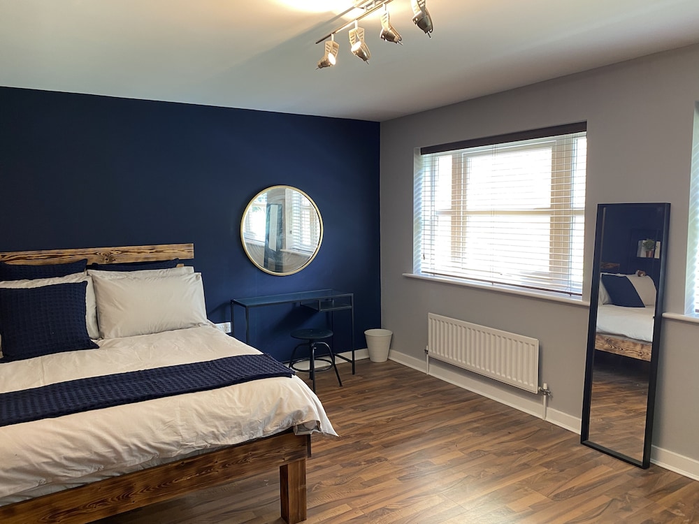 Riverside Townhouse, Only 20 Minutes From Brighton And Worthing - West Sussex