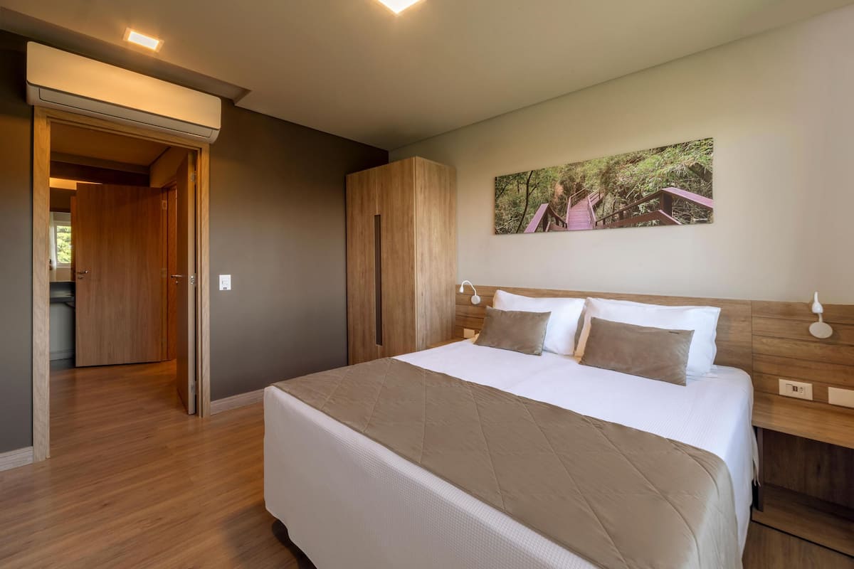 Frigobar, Wi-Fi de cortesia, roupa de cama