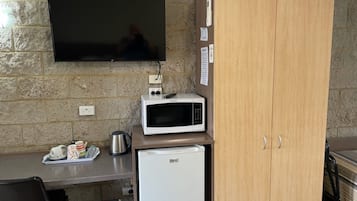 Quarto Standard | Kitchenette privada | Minifrigorífico, um micro-ondas, uma cafeteira/bule