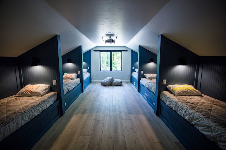 Expansive, Modern Home + Great For Groups And Families! - Egg Harbor, WI