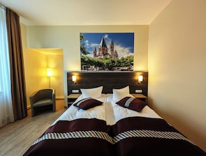 Quarto Duplo Comfort | Secretária, secretária adequada para computadores portáteis