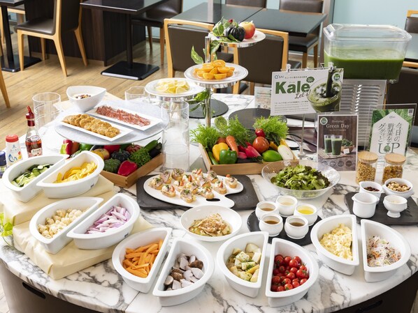 Pequeno-almoço tipo buffet diário (2000 JPY por pessoa) 