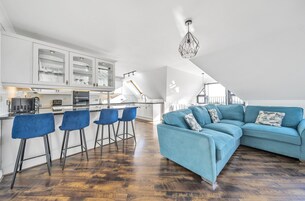 Penthouse Deluxe, casa de banho privativa, vista para o mar | Cozinha partilhada