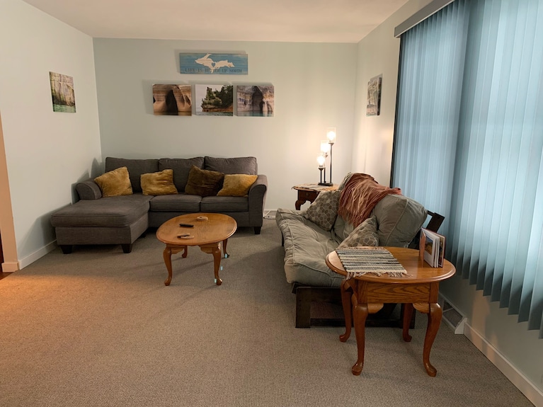 Perfect Location For A Pictured Rocks Adventure. Snowmobiles & Trailers Welcome. - Munising, MI