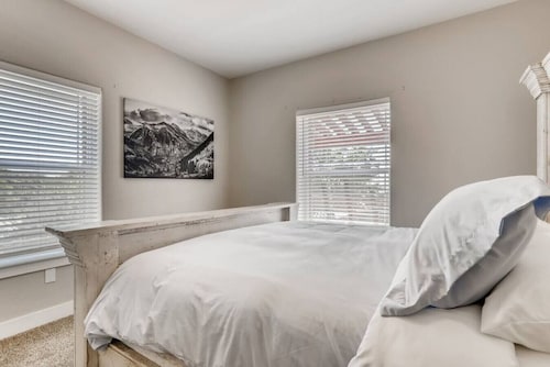 Huge 6 Bed/5 Bath*sleeps 22*mountain/city Views - Denver, CO