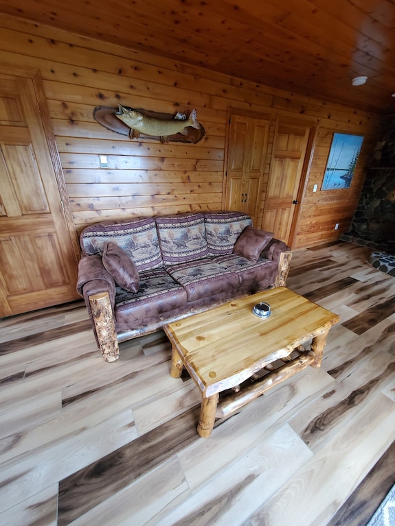 Relax And Enjoy Fishing And Wildlife On Goose Lake - Minnesota