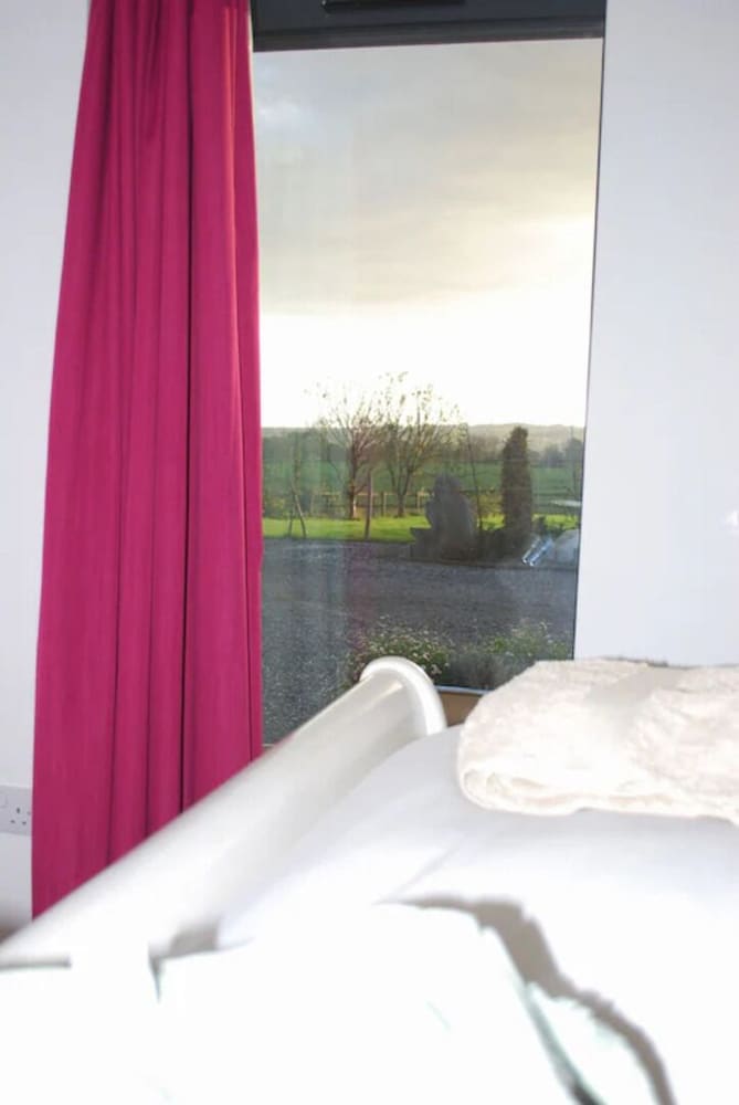 The Dairy - Spectacular Views, Country Walks, Cozy Nights, Pet Friendly. - Sussex, United Kingdom