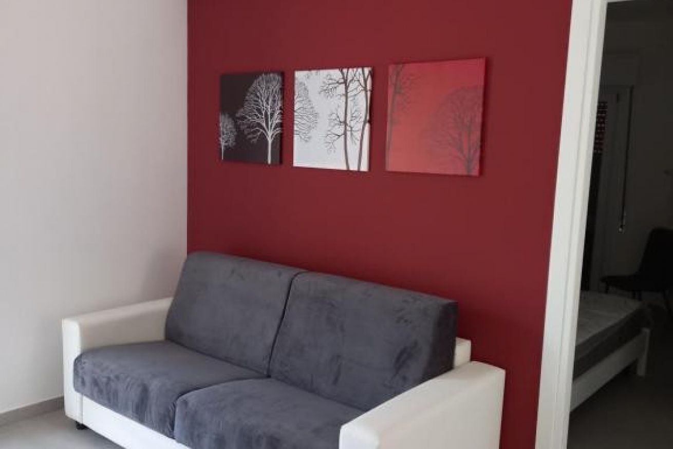 Guesthost - Cozy And Modern 45 Sqm Apartment, Able To Accommodate Up To 4 People, Located On The First Floor Of A Period Building Without Lift. The Property Is Located 150 Meters From The Pedestrian Area Of ​​Taormina, Which Coincides With Its Wonder - Taormina