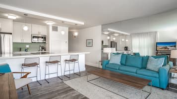 Apartamento em Condomínio Fechado, 1 quarto | Sala | Smart TV